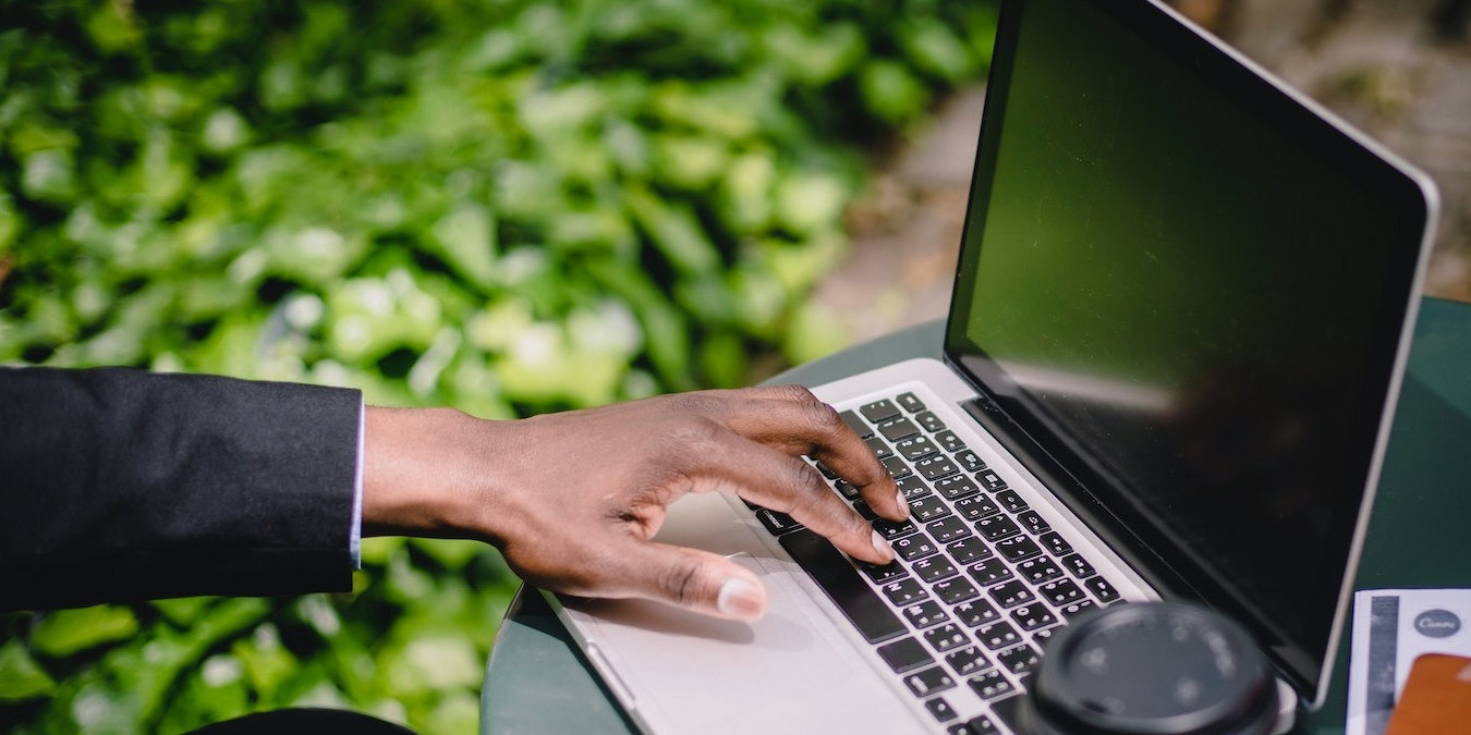 5 Fixes to Try If Windows Displays a Black Wallpaper - Make Tech Easier