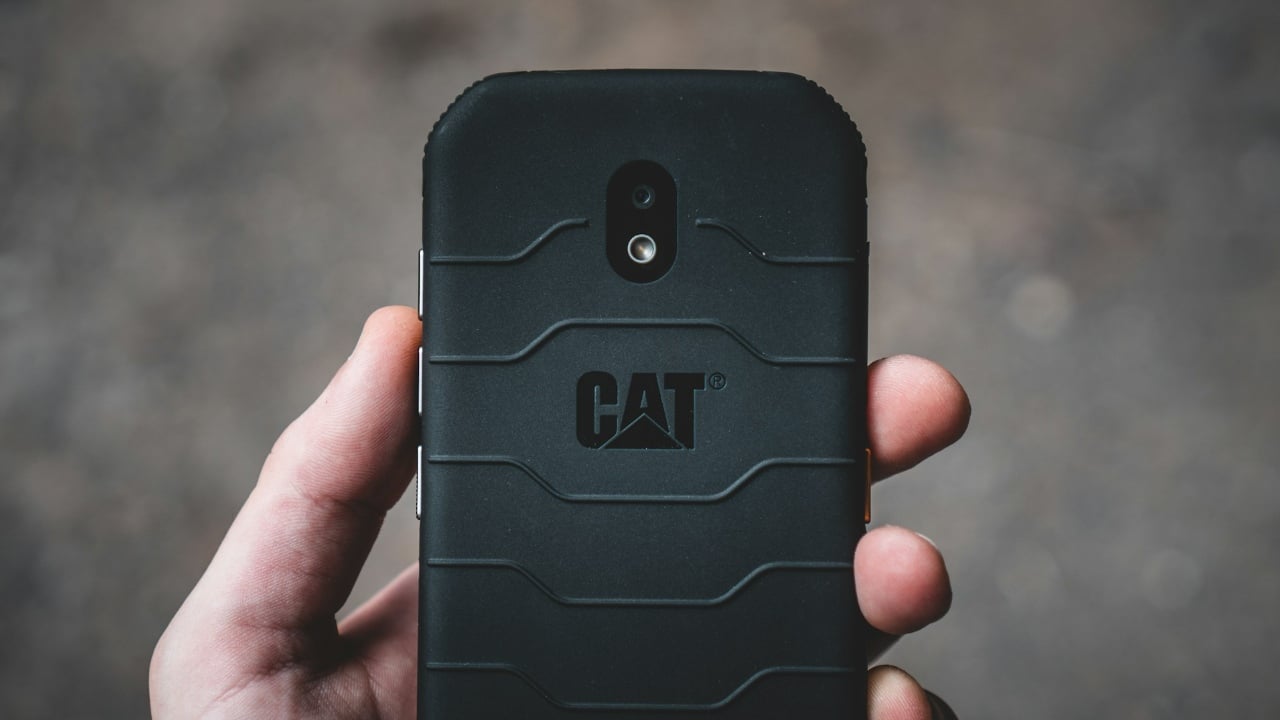 Need a "Dumb" Smartphone? Try One of These 6 Options - Make Tech Easier