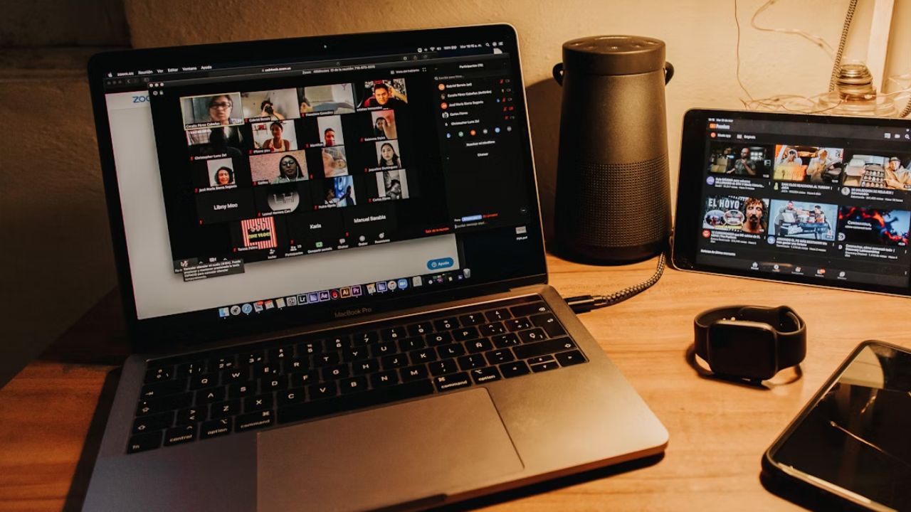 How to Save Every Zoom Chat: Top Methods for Meetings and Webinars ...