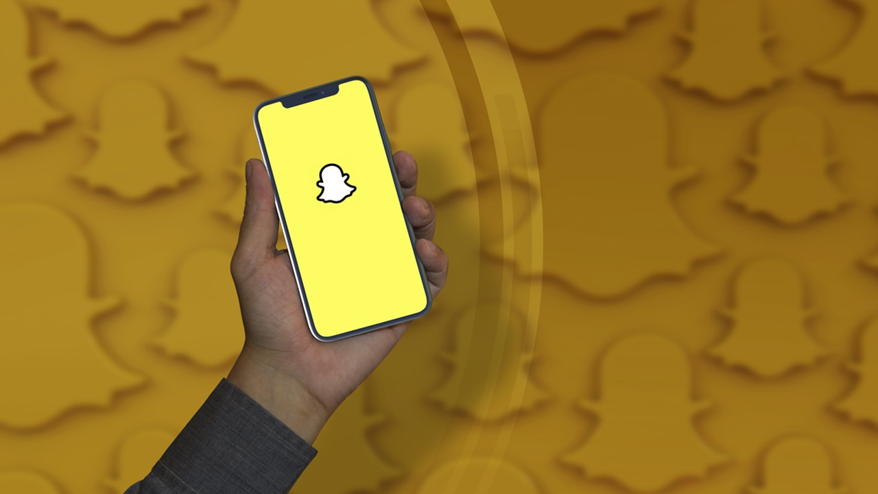 How to Send Live Snaps, Photos, and Videos from Camera Roll - Make Tech ...